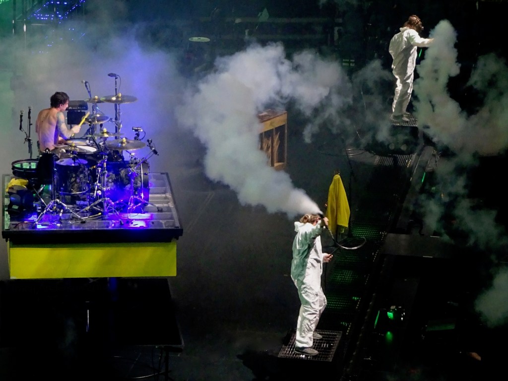 Twenty One Pilots Bandito Tour: First Concerts and Passing Torches – In ...